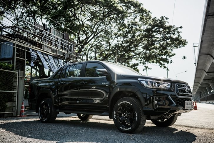 ถอย REVO ROCCO แล้วโฉบไปโชว์ที่ “ช่างชุ่ย”