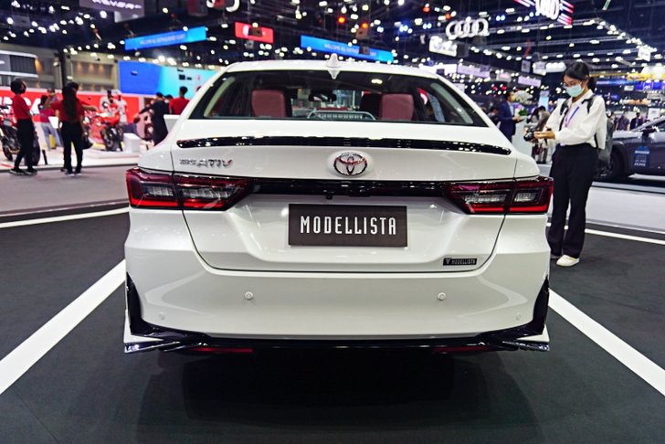 Toyota Yaris ATIV พร้อมชุดแต่ง Modellista เพิ่มเงิน 48,500 บาท ที่งาน ...