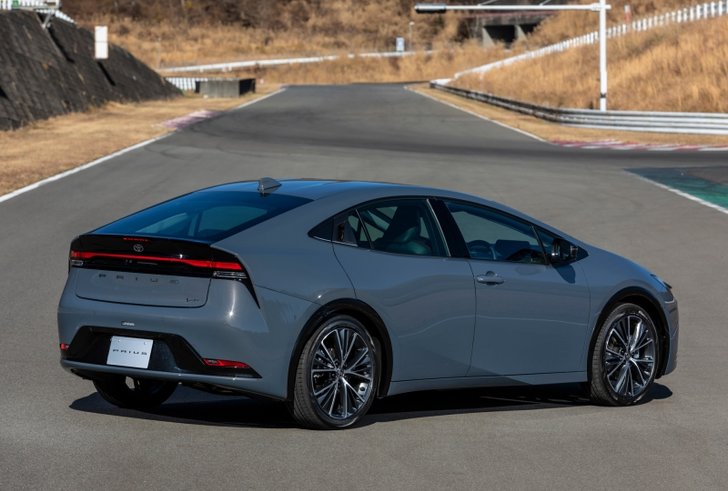 ภาพคันจริง All-new Toyota PRIUS (Gen 5) เวอร์ชันพวงมาลัยขวาส่งตรงจากญี่ปุ่น