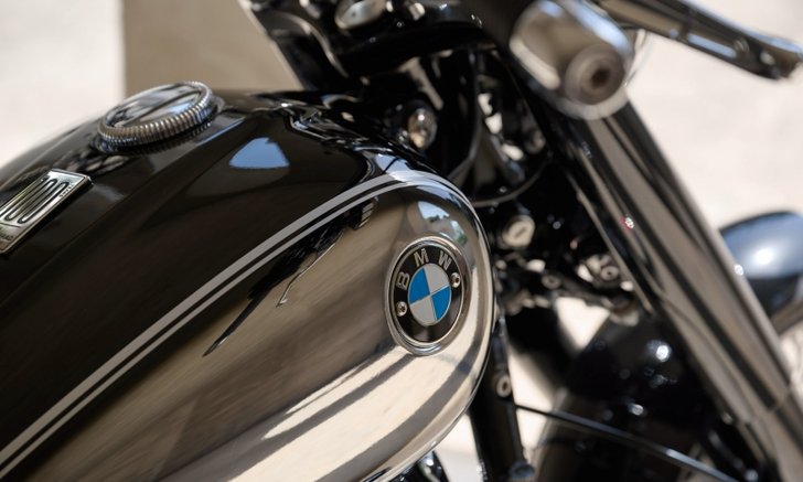 BMW R 18 รุ่นพิเศษฉลองครบรอบ 100 ปี สี Classic Chrome เคาะราคา 1,219,000 บาท