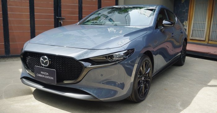 รวมรูปภาพของ ภาพคันจริง Mazda3 4 ประตู สีเทา Polymetal Grey มีเฉพาะรุ่น ...