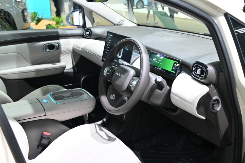 AION UT แฮทช์แบ็กไฟฟ้ารุ่นเล็ก แบตวิ่งไกล 500+ กม. ราคาเริ่ม 49x,xxx บาท