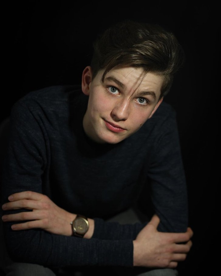 งานดี! พาส่อง Joshua Shea หนุ่มน้อยชาวอังกฤษสูง 180 ผู้รับบท นิวท์ สคา ...