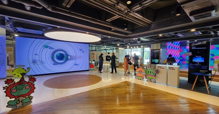 รวมรูปภาพของ พาชม AIS Flagship Store มีดีมากกว่าศูนย์บริการมือถือ ตอบ ...