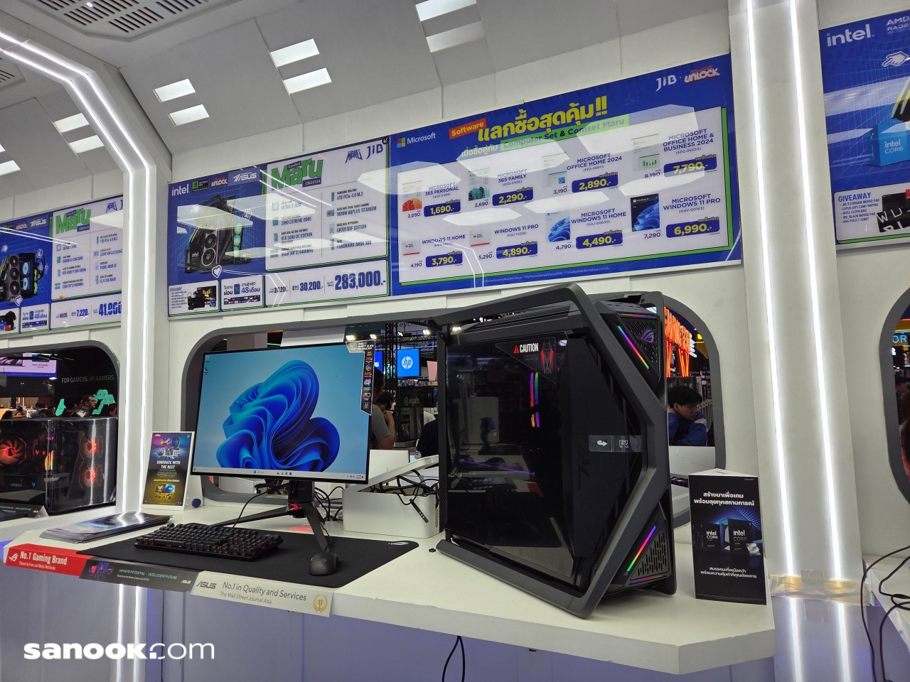 รวมรูปภาพของ ส่องคอมเซ็ต สเปกเด่น ราคาโดนในงาน Commart Unlock 2025 รูป ...