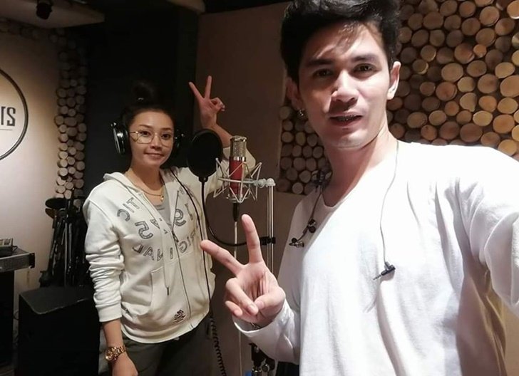 นางเอกหมอลำ "แอน อรดี" ละลายความเศร้า "นิว มุกดา" ในเอ็มวีเพลงใหม่ "ล้างสมอง" | Sanook Music