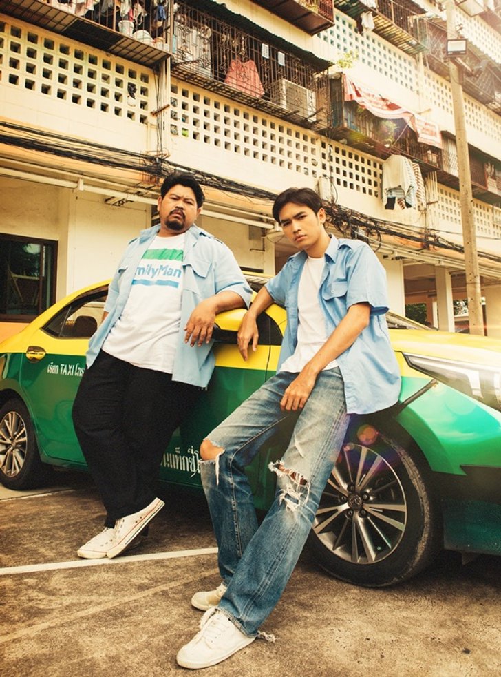 ยอดวิวพุ่ง! ป๊อบ-โจอี้ จับมือจัดความโจ๊ะสไตล์นักสู้ในเอ็มวีเพลงใหม่ “เดือนชนเดือน” | Sanook Music