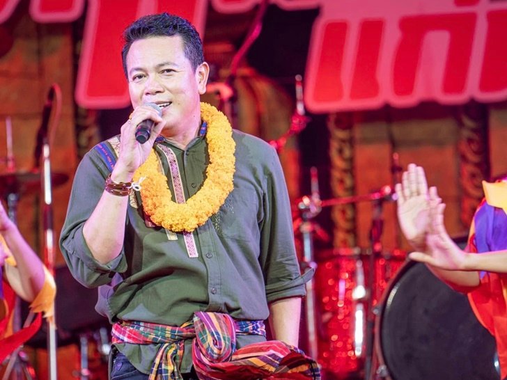 มนต์แคน แก่นคูน ทำแฟนๆ คอมเมนต์นับพัน หลังโพสท่ารัวๆ กับ "มนต์แคน" ตอนตี 2 | Sanook Music