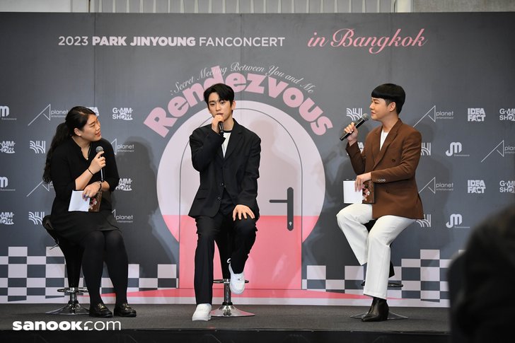 จินยอง GOT7 หล่อน่ารักเป็นกันเองในงานแถลงข่าวแฟนคอนเสิร์ตในไทย (อัลบั้มภาพ) | Sanook Music