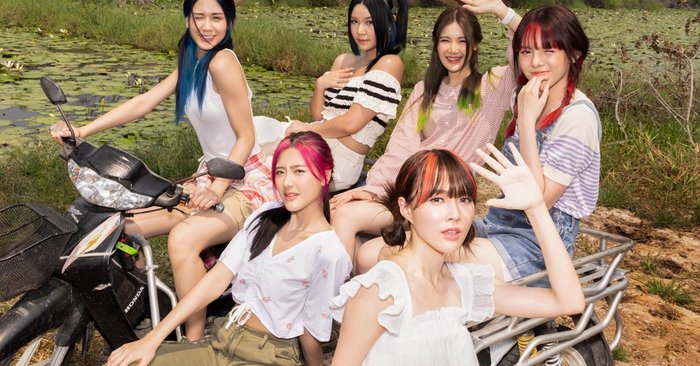 อัลบั้มรวมรูปภาพของ eRAA 6 สาวลูกทุ่งอินดี้แนวใหม่ ปล่อยเพลงแรก "เด็กดื้อย์" กระจายความสนุกทุก ...