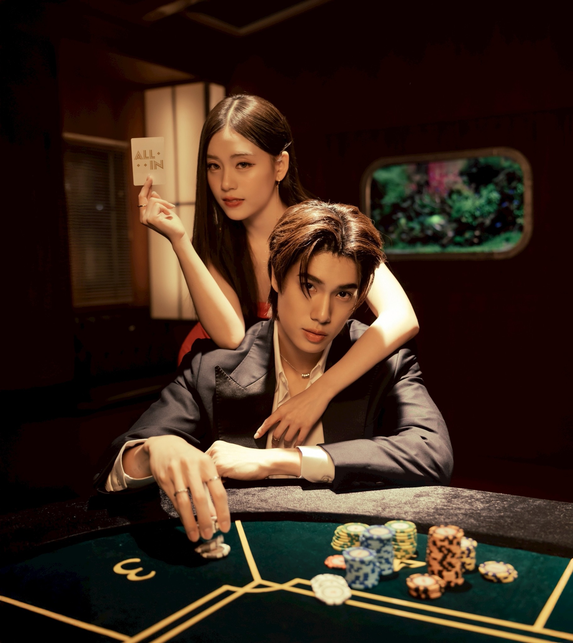 PHUWIN คัมแบ็คซิงเกิลใหม่ "เทหมดหน้าตัก" คว้า "ฟ้อนด์ QRRA" ประกบ MV | Sanook Music