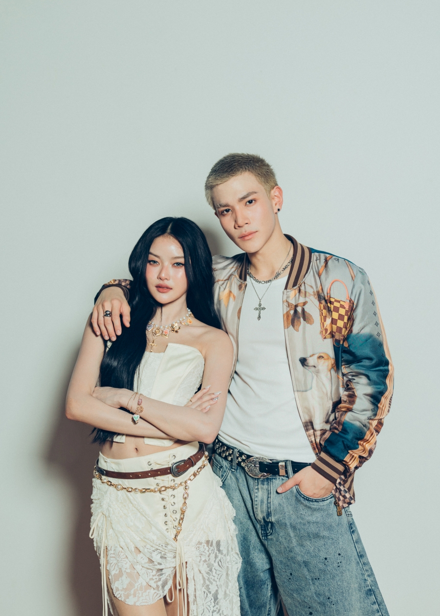 FOURTH ปล่อย MV สุดฮอต "Side To Side" เคมีเดือดคู่ MABELZ PiXXiE | Sanook Music