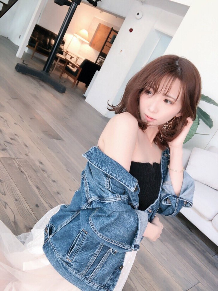 พารู้จัก "JILL" สาวคอสเพลย์นักธุรกิจ กับเรือนร่างสุดสะบึม