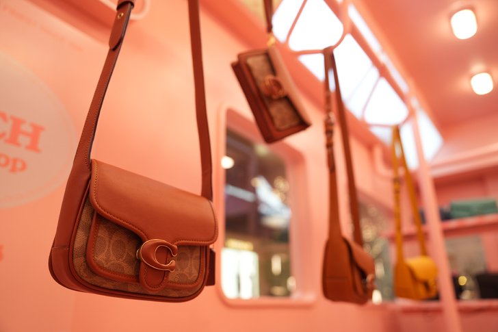 COACH เปิดตัว The Coach Tabby Shop ฉลองการแสดงออกและการปลดปล่อยตัวตน