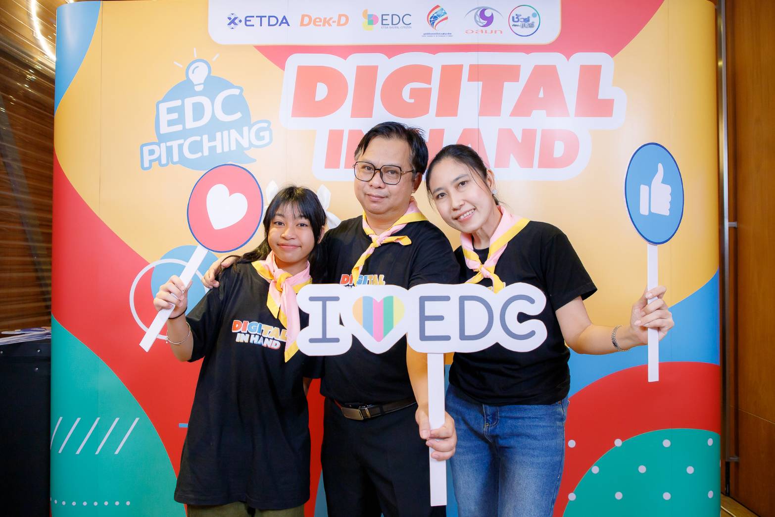 เปิดไอเดีย 3 ทีม จากมุมมองปัญหาในสังคมสู่แคมเปญร่วมเสริมภูมิคุ้มกันภัยออนไลน์กับ EDC Pitching