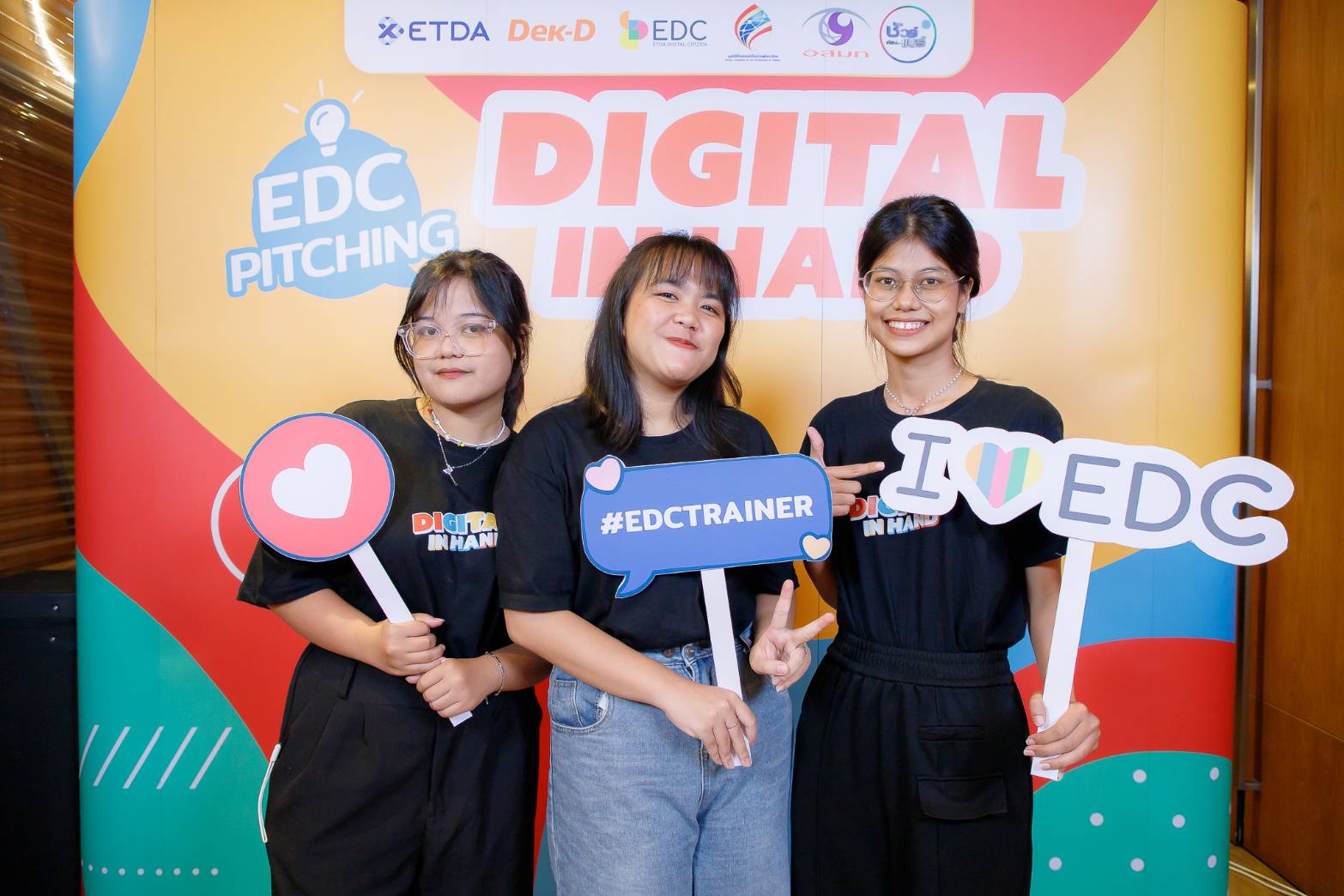 เปิดไอเดีย 3 ทีม จากมุมมองปัญหาในสังคมสู่แคมเปญร่วมเสริมภูมิคุ้มกันภัยออนไลน์กับ EDC Pitching