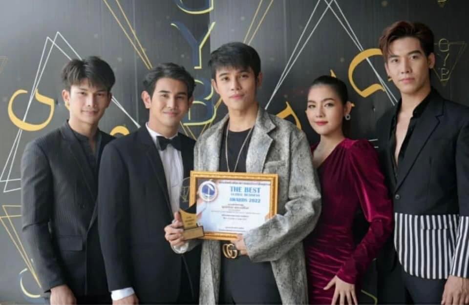 รวมรูปภาพของ GYB AWARDS 2022 ปิดฉากอย่างสวยงาม คนดังสุดปลื้มรางวัลแทน ...