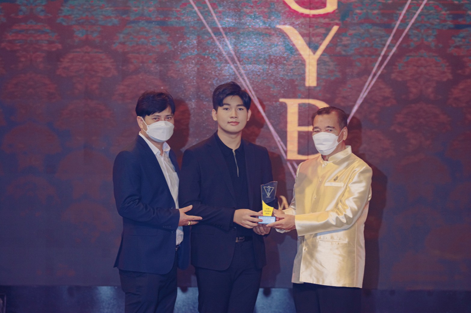 รวมรูปภาพของ GYB AWARDS 2022 ปิดฉากอย่างสวยงาม คนดังสุดปลื้มรางวัลแทน ...