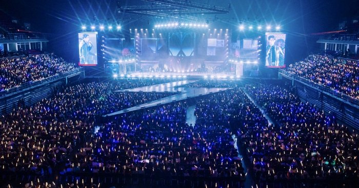 รวมรูปภาพของ "ไบร์ท-วิน" ระเบิดความมันในคอนเสิร์ตใหญ่ Side by Side ...