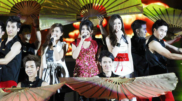 ทัพดาราจีทีเอชกว่า 50 ชีวิต ผนึกกำลังงานบุญ GTH DAY