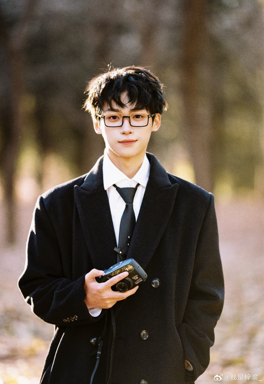 รวมรูปภาพของ ประวัติ จื่ออวี๋ (Zi Yu) จากอดีตไอดอล สู่พระเอกซีรีส์วาย ...