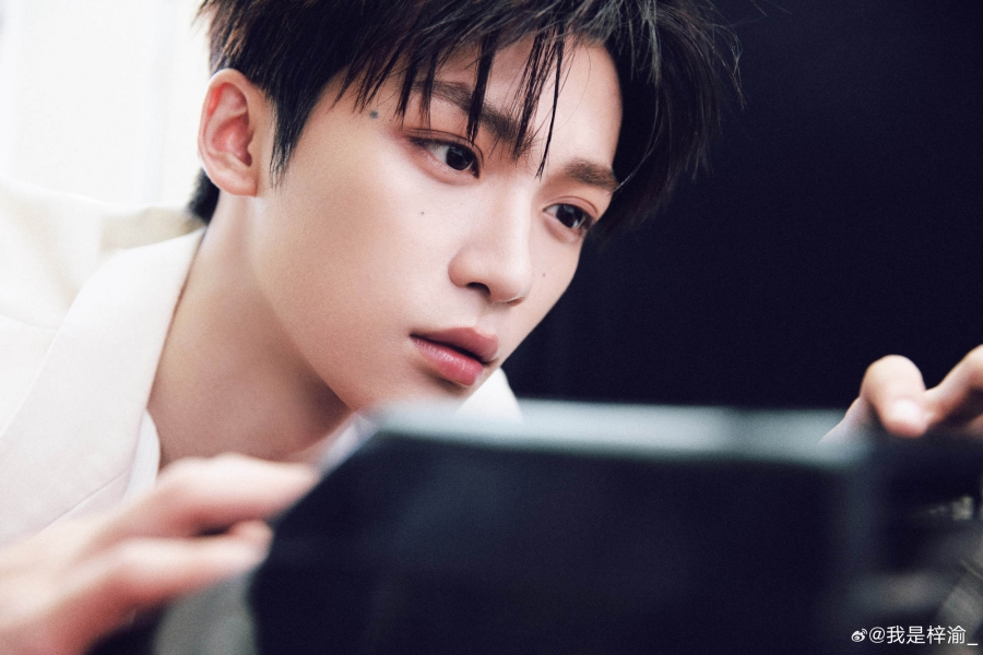 รวมรูปภาพของ ประวัติ จื่ออวี๋ (Zi Yu) จากอดีตไอดอล สู่พระเอกซีรีส์วาย ...