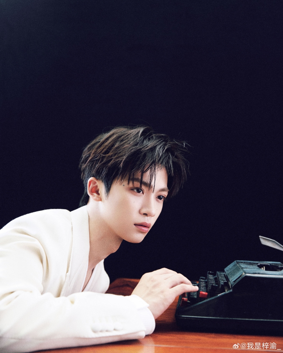 รวมรูปภาพของ ประวัติ จื่ออวี๋ (Zi Yu) จากอดีตไอดอล สู่พระเอกซีรีส์วาย ...