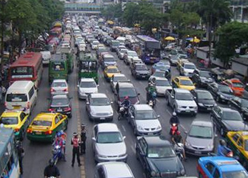 รัชดาภิเษกขาเข้ารถแน่นเร่งระบายรถรอบอนุสาวรีย์ฯ