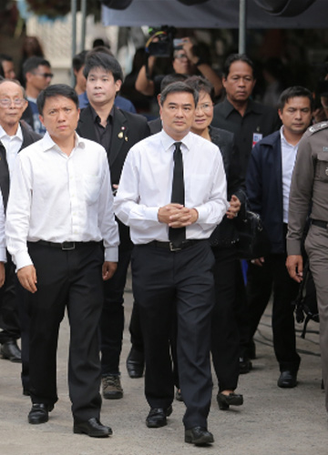 อภิสิทธิ์พร้อมคณะเดินทางอาลัยปอทฤษฎี