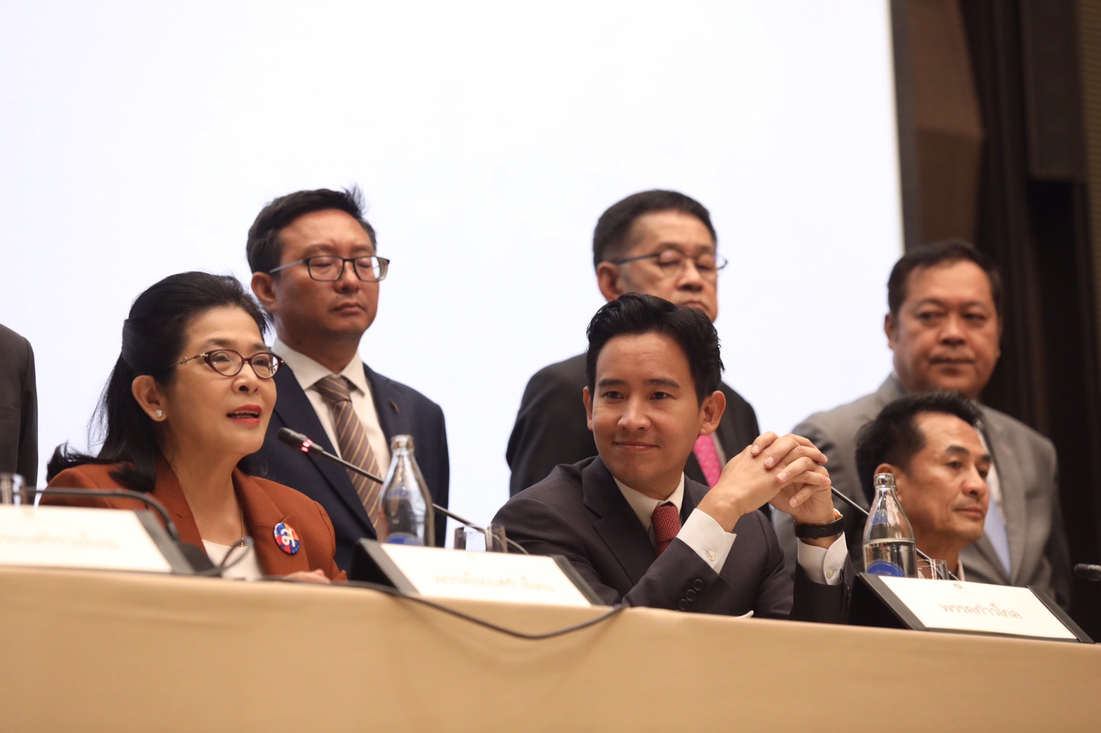 รวมรูปภาพของ เปิดฉบับเต็ม 23 ข้อ (ร่าง) MOU รัฐบาลก้าวไกล ฟื้นประชาธิปไตย ปฏิรูปราชการ ไร้ 112 ...