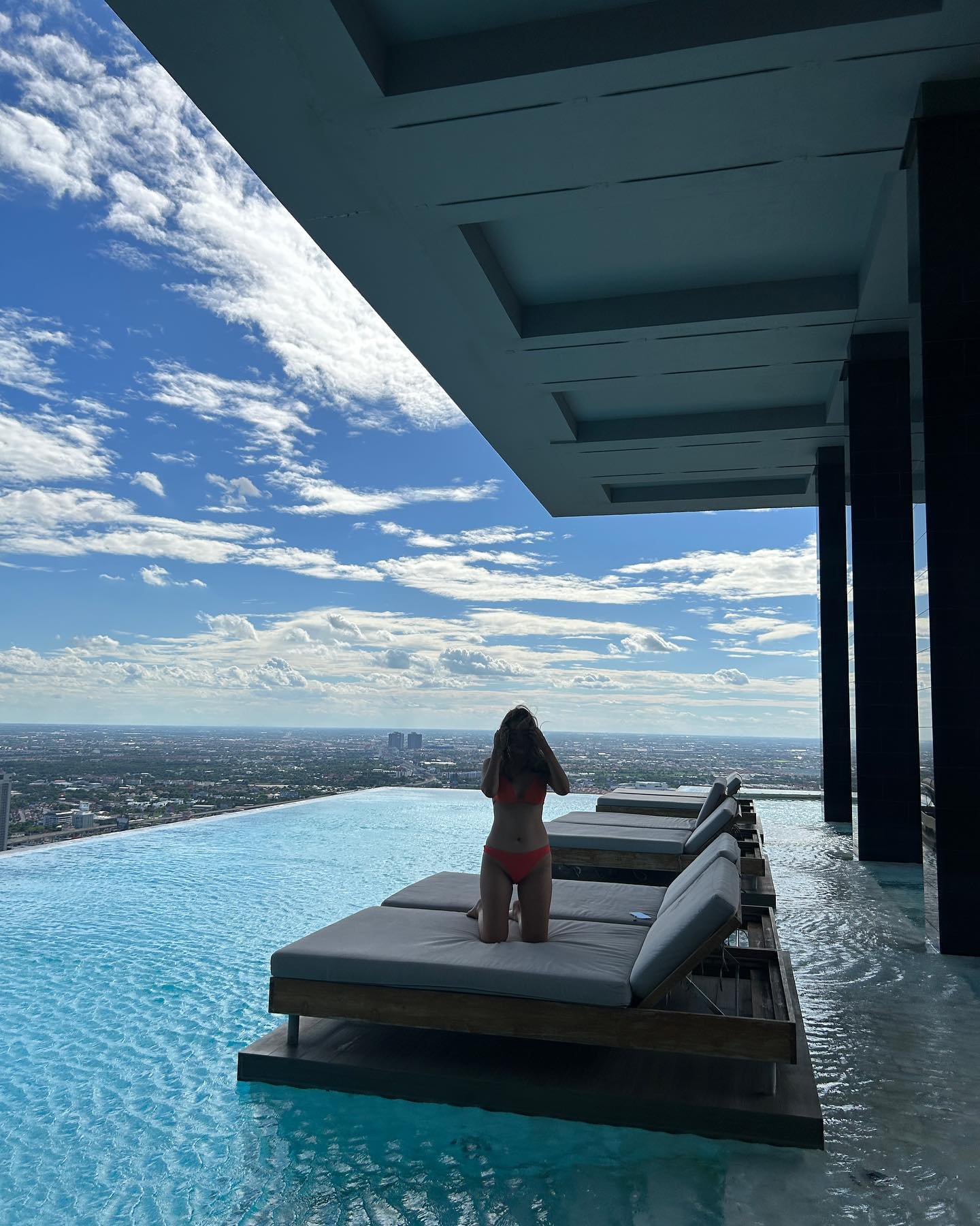 รวมรูปภาพของ ทัวร์กัมพูชาลง "นัชชา" Natcha_NCS เซลส์ขายรถสาวหน้านิ่ง หลังรีวิวค่าทางด่วนแพง รูป ...