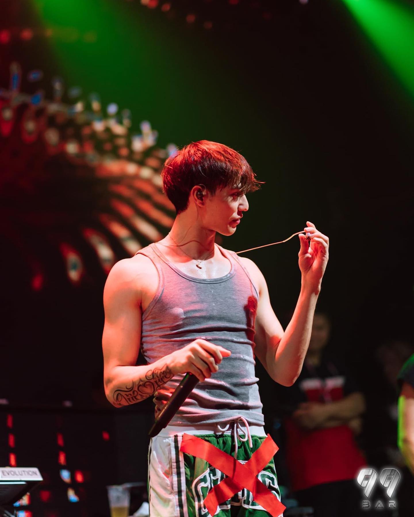 รวมรูปภาพของ เปิดคลิป “โทนี่ 1LIFE” รับทิปด้วยกางเกง จนภรรยาดาราดังยัง ...