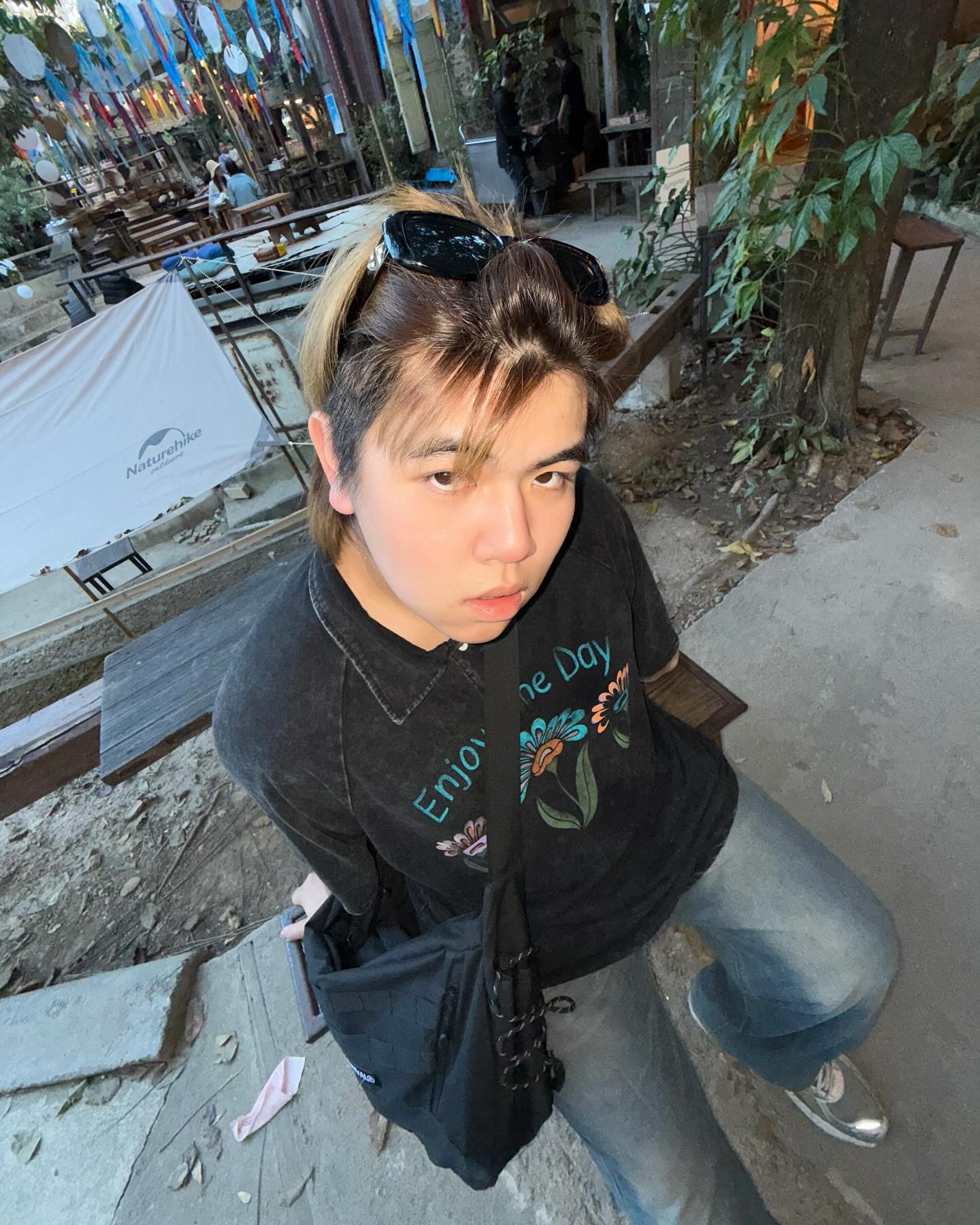 รวมรูปภาพของ ทำความรู้จัก "ธีร์ Only Monday" นักร้องนำสุดฮอต เจ้าของฉายา หัวจ่ายเพลงเศร้า รูปที่ ...