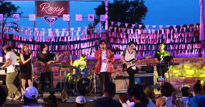 รวมรูปภาพของ สาวๆ ชื่นมื่น! "ROXY Make Waves Move Mountains Tour 2019 ...