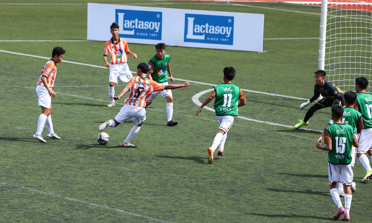 รวมรูปภาพของ ดวลมันหยด “ฟุตบอลนักเรียน 7 คน แชมป์กีฬา 7HD แชมเปียน คัพ 2025” รอบ 128 ทีม รูปที่ ...