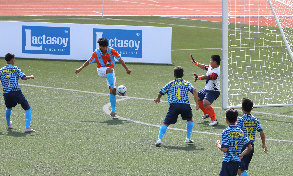 รวมรูปภาพของ ดวลมันหยด “ฟุตบอลนักเรียน 7 คน แชมป์กีฬา 7HD แชมเปียน คัพ 2025” รอบ 128 ทีม รูปที่ ...