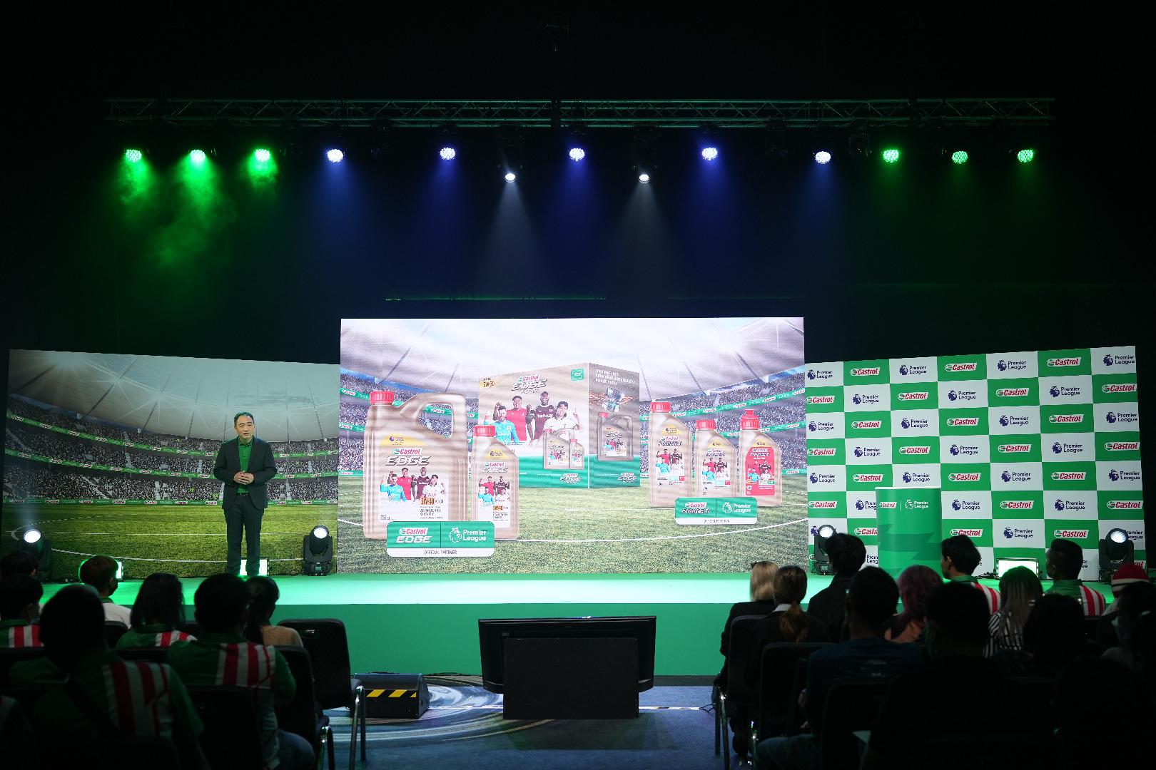 รวมรูปภาพของ คาสตรอลจัดใหญ่!เปิดแคมเปญ “Castrol GOLDEN GOAL” ชวนแฟนบอล ...