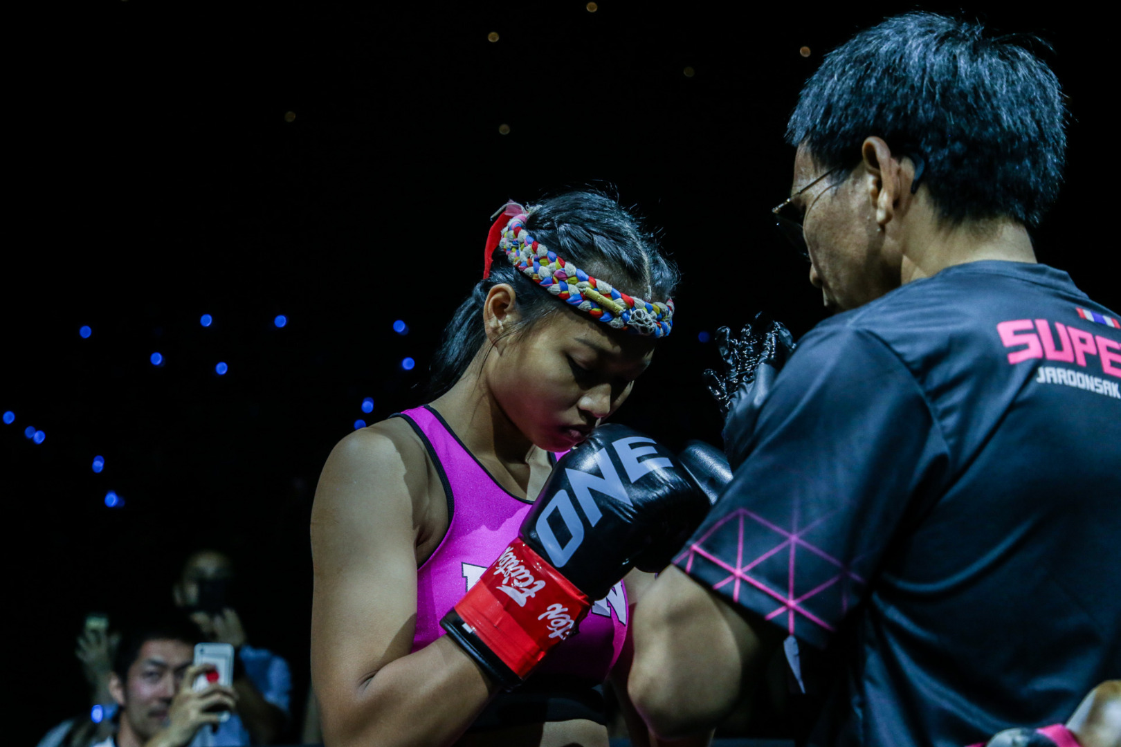 รวมรูปภาพของ เตะจนแขนห้อย! ชมชัดๆ "ตะวันฉาย" ปิดเกม "ดาวิต" ศึก ONE ...