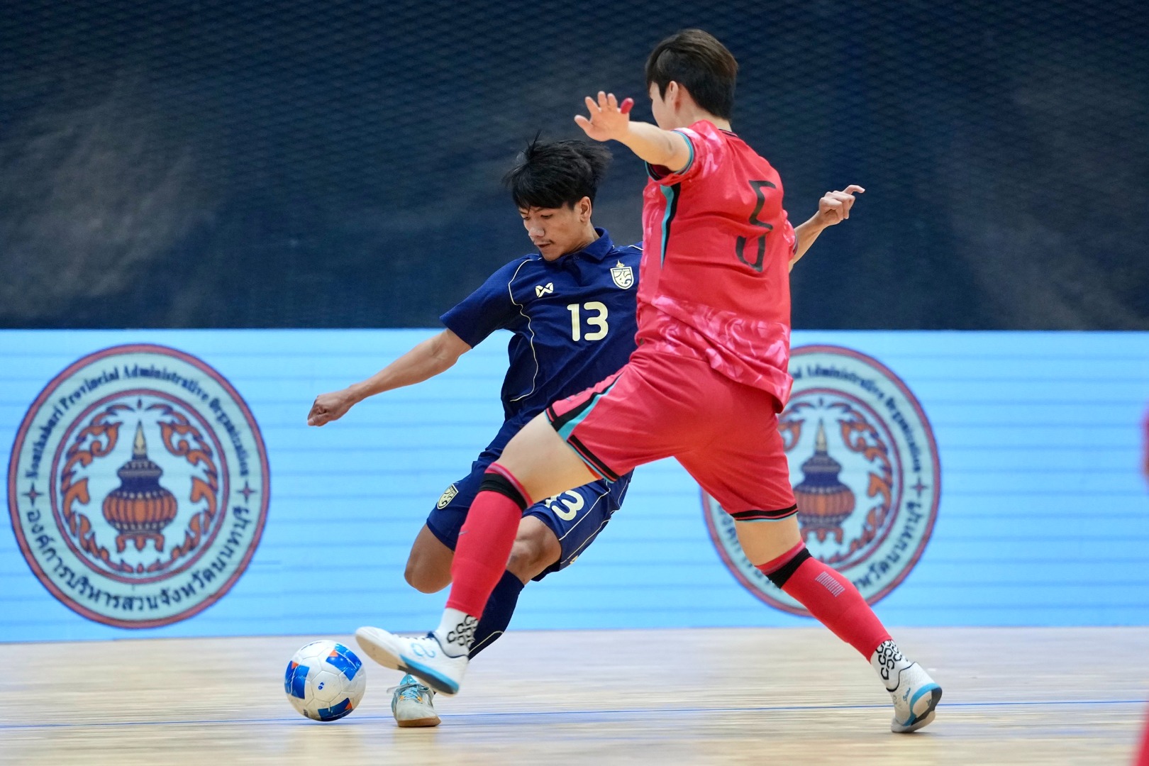 รวมรูปภาพของ คว้าแชมป์กลุ่ม! "ฟุตซอลไทย" ตีเจ๊า เกาหลีใต้ 2-2 ปิดฉากรอบ ...