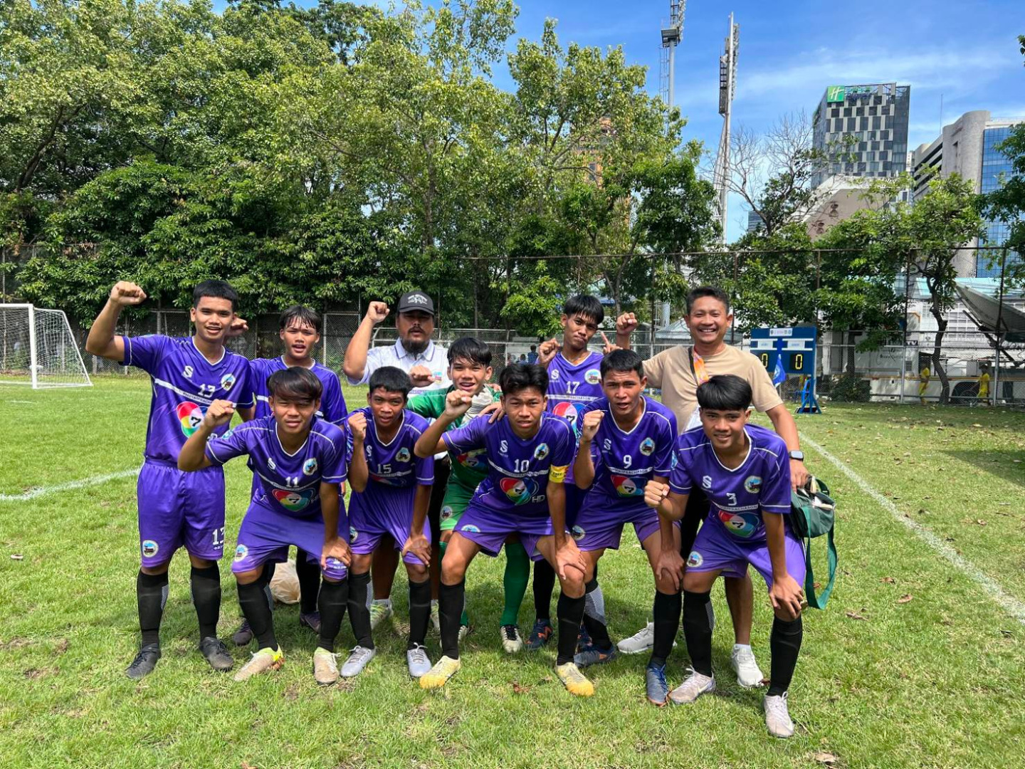 รวมรูปภาพของ ดวลมันหยด “ฟุตบอลนักเรียน 7 คน แชมป์กีฬา 7HD แชมเปียน คัพ 2025” รอบ 128 ทีม รูปที่ ...