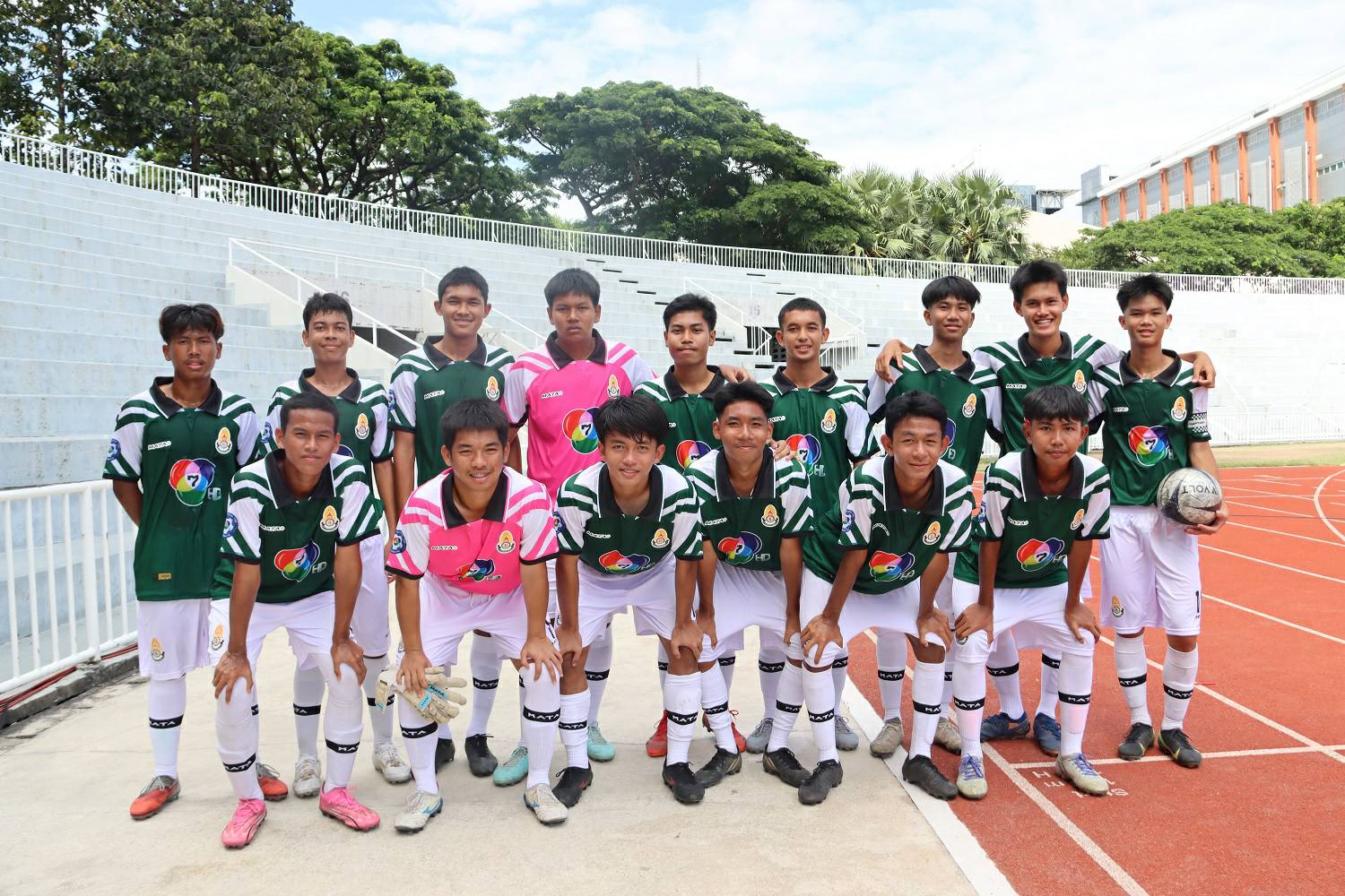 รวมรูปภาพของ ดวลมันหยด “ฟุตบอลนักเรียน 7 คน แชมป์กีฬา 7HD แชมเปียน คัพ 2025” รอบ 128 ทีม รูปที่ ...