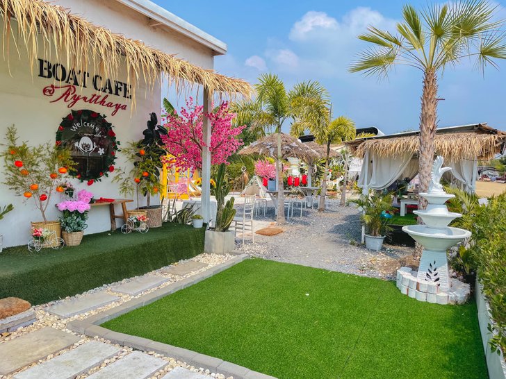 Boat Cafe Ayutthaya คาเฟ่สุดน่ารักมุมถ่ายรูปปัง มีต้นแอปเปิ้ลให้เก็บด้วย