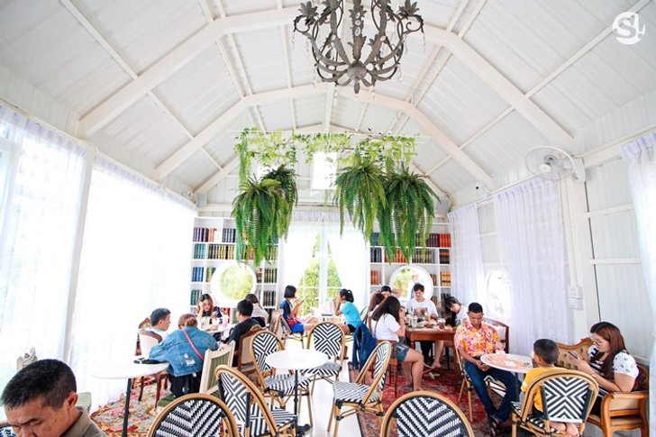 Memory House Cafe Huahin คาเฟ่สไตล์มินิมอลริมทะเลสาบเขาเต่า