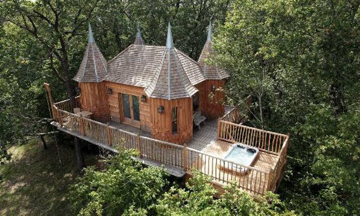 10 Extraordinary Treetops Hotels