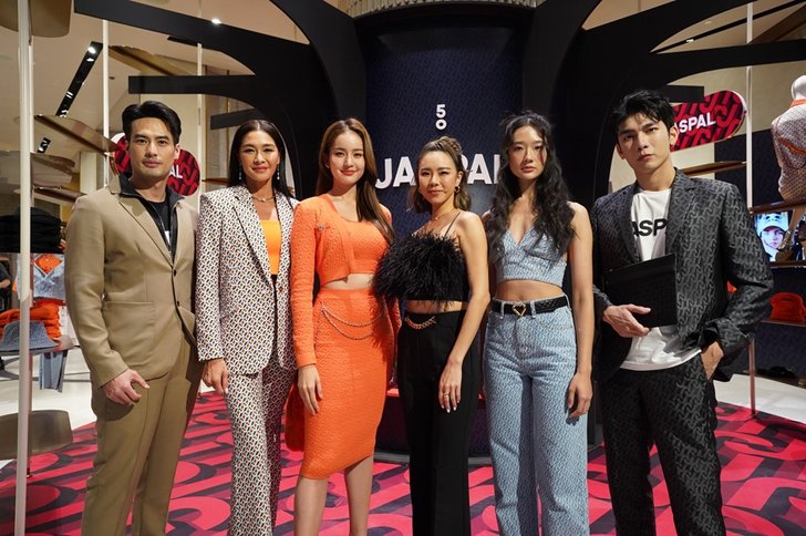 แฟชั่นคนดังในงาน JASPAL ฉลอง 50 ปี มาพร้อมลวดลายโมโนแกรมสุดเก๋