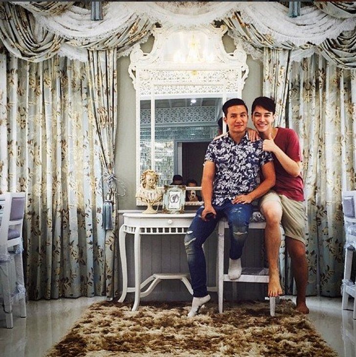 เสร็จแล้ว "บ้านน้องฉัตร" ช่างแต่งหน้าคิวทองเมืองไทย ค่าตัวต่อคิวหลายหมื่น