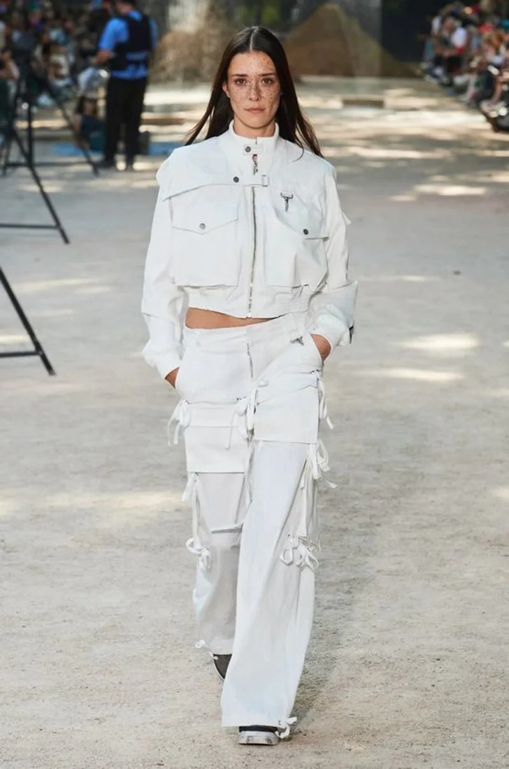 25 ไอเดียเเฟชั่นกางเกง "Cargo" ของตัวเเม่ Y2K ปังทุกลุคบอกเลย!