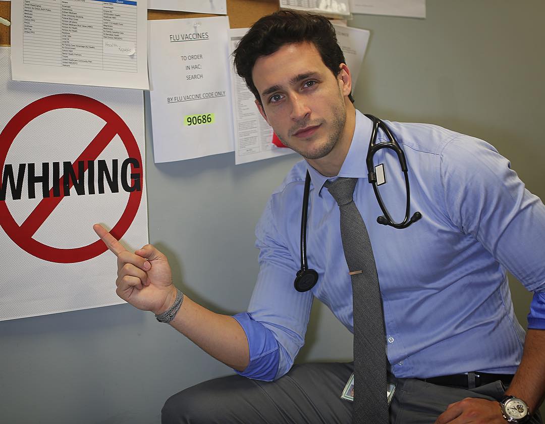 Dr.Mike คุณหมอที่เซ็กซี่ที่สุดในโลก ใครอยากป่วยบ้างพูด!