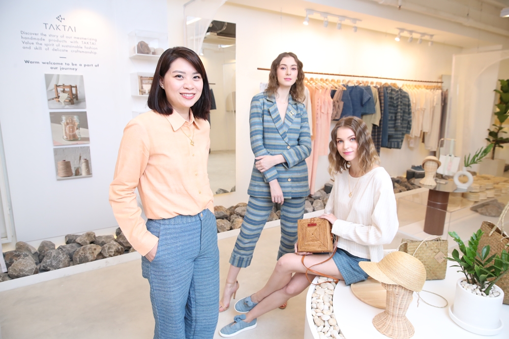 “TAKTAI” (ทักทาย) แบรนด์เสื้อผ้าจาก “ไม้ไผ่” เปิดแฟล็กชิพสโตร์ชั้น 1 ...