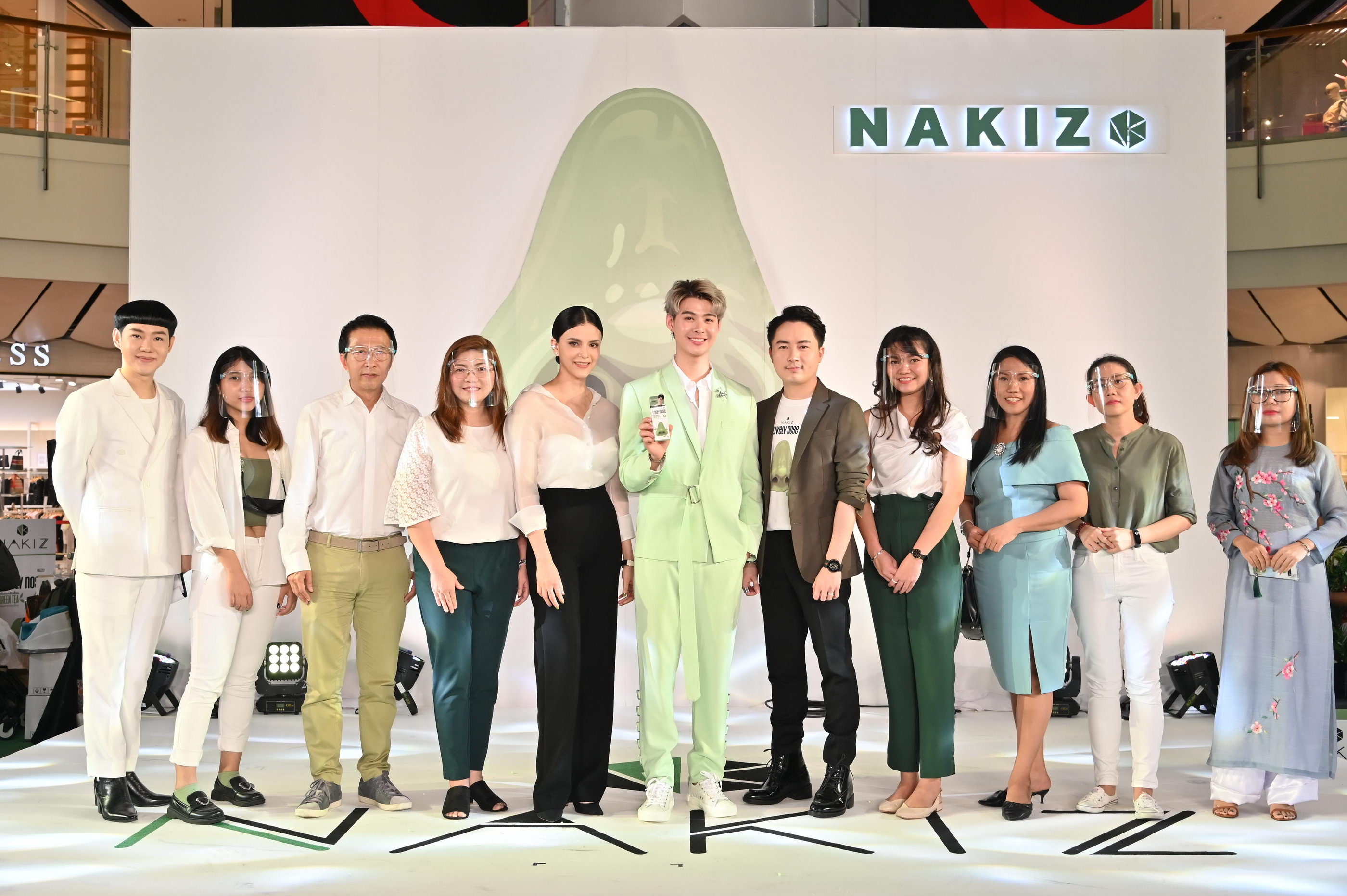 “NAKIS” สวนกระแสเศรษฐกิจ คว้า “เซนต์” ขึ้นแท่น Presenter “Nakis Lovely ...